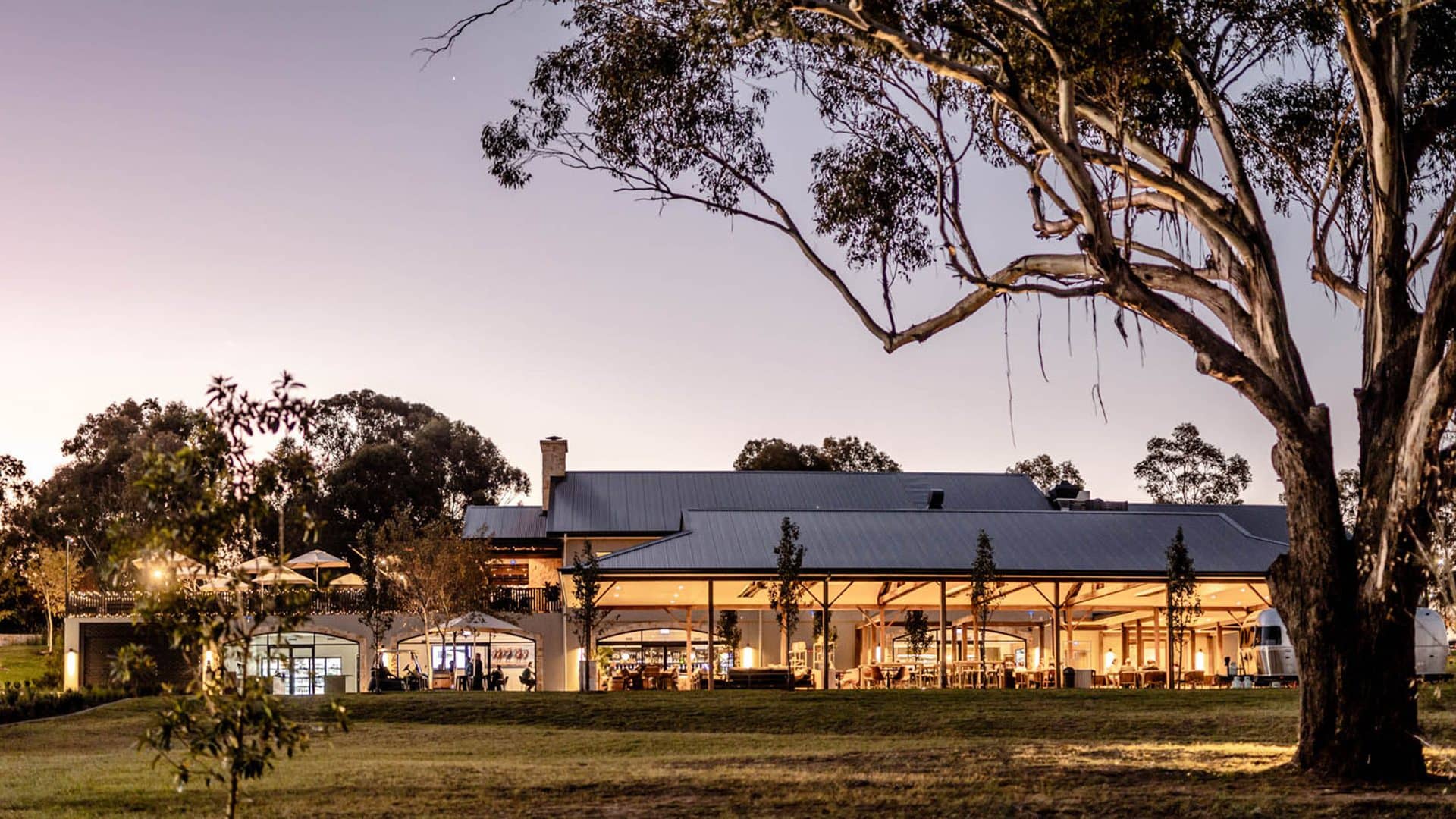 NINETEEN | The Vintage Holiday Houses