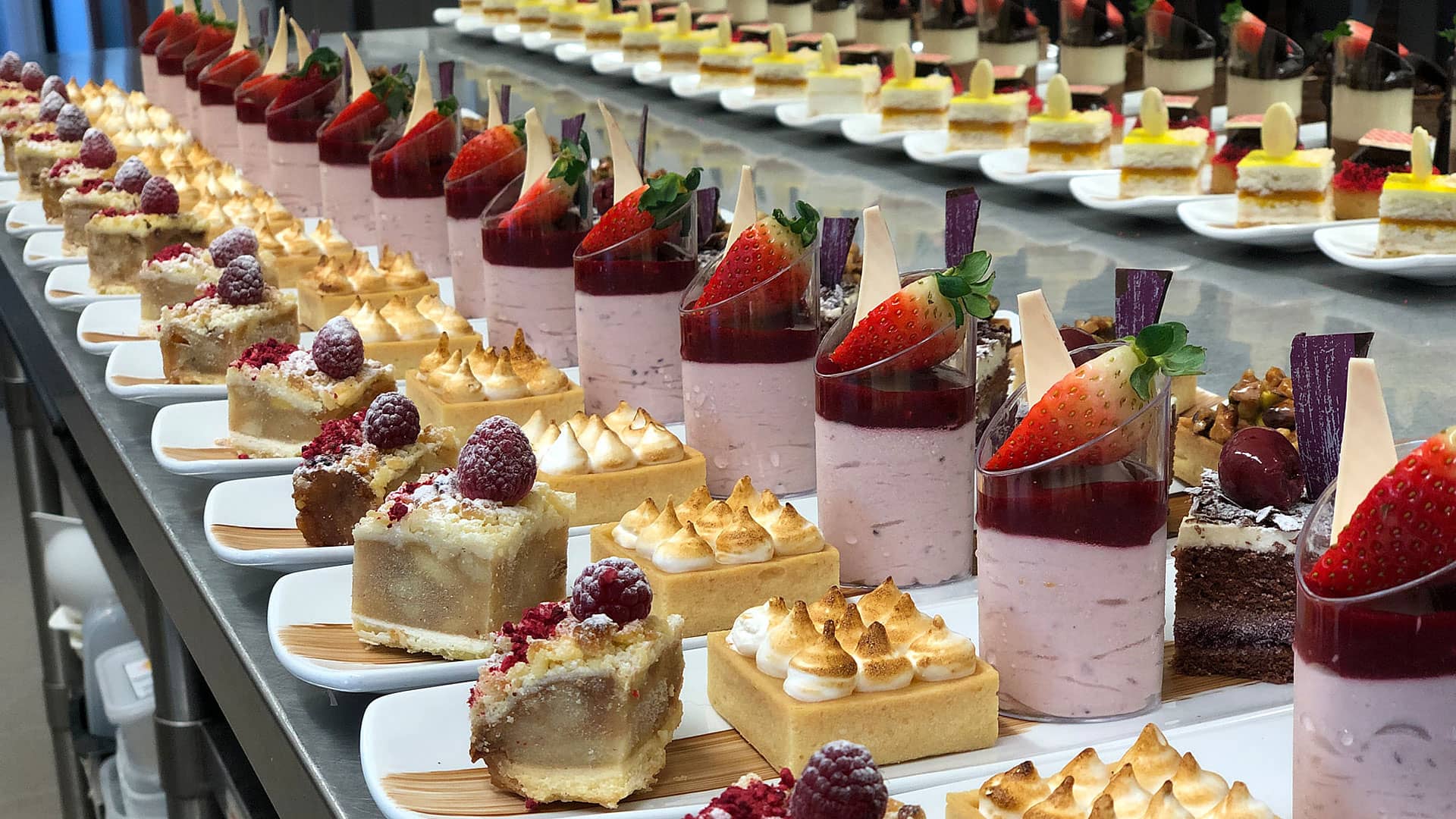 SABOR DESSERT BAR | The Vintage Holiday Houses